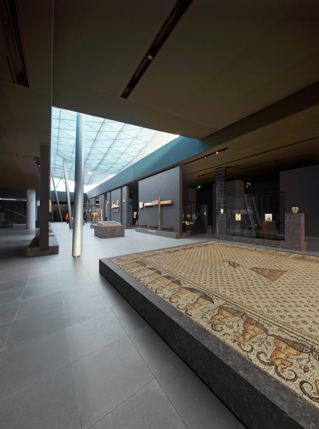 Louvre Museum - Projectiles